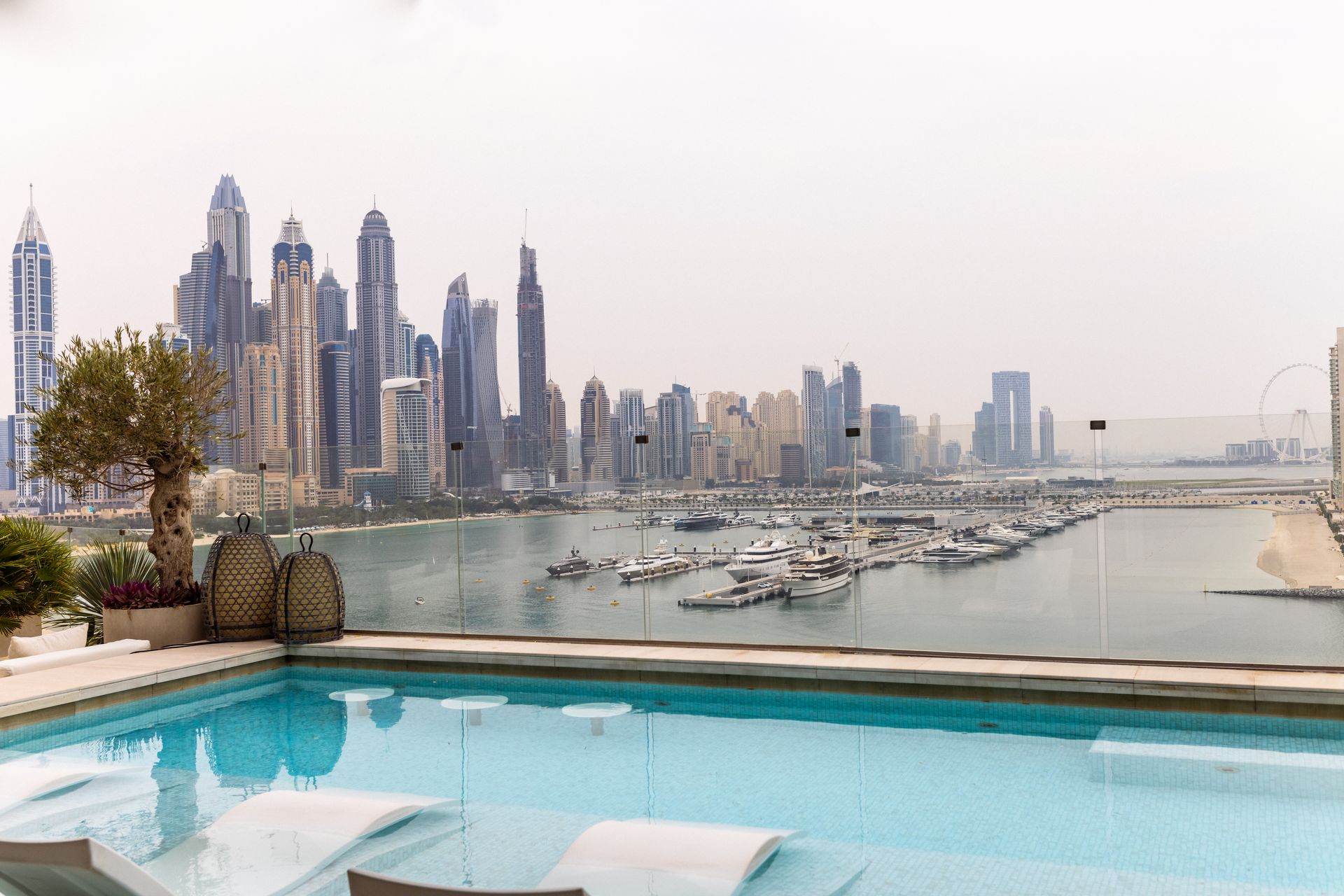 Pros and cons of living in the UAE for expats | AX CAPITAL